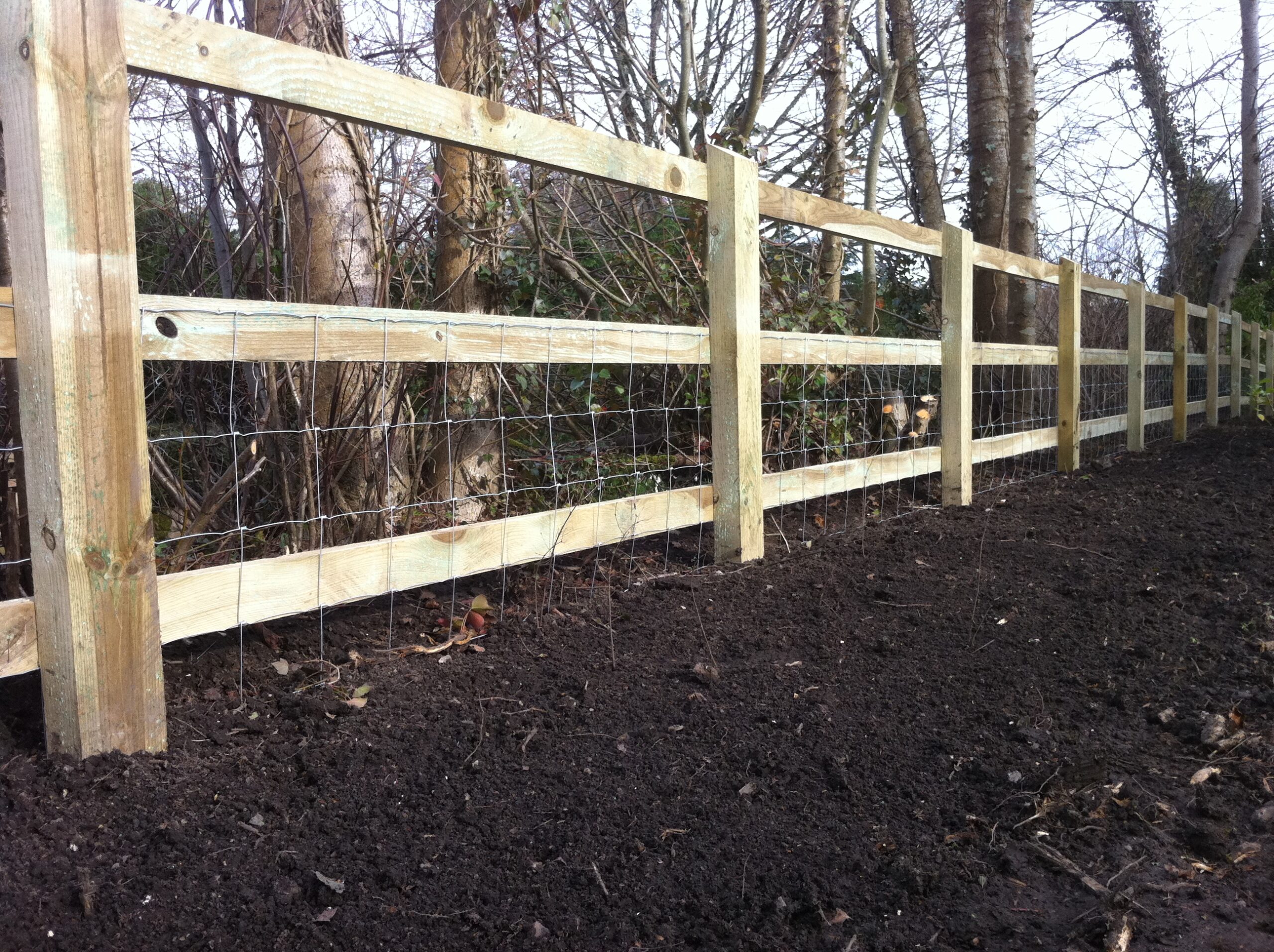 Back Weathered Posts - County Town Aggregates